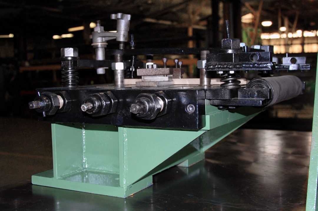 Entry Guide / Trim Unit - Universal Tube and Rollform Equipment Company