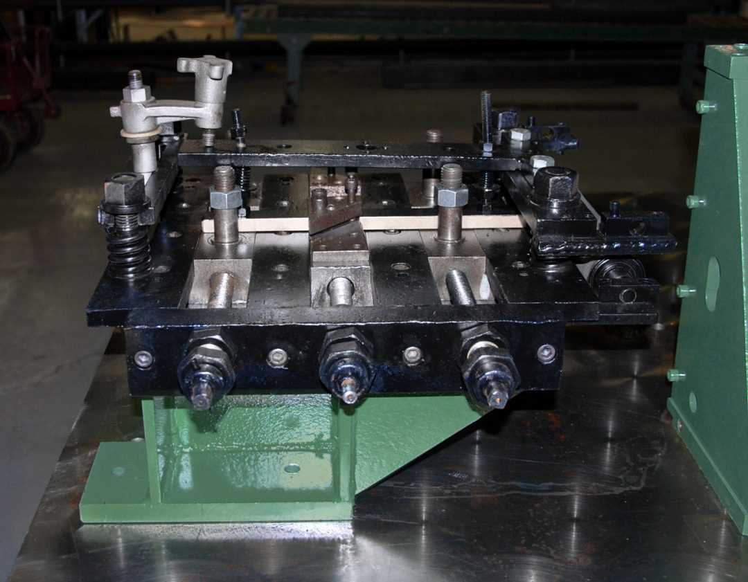 Entry Guide / Trim Unit - Universal Tube and Rollform Equipment Company